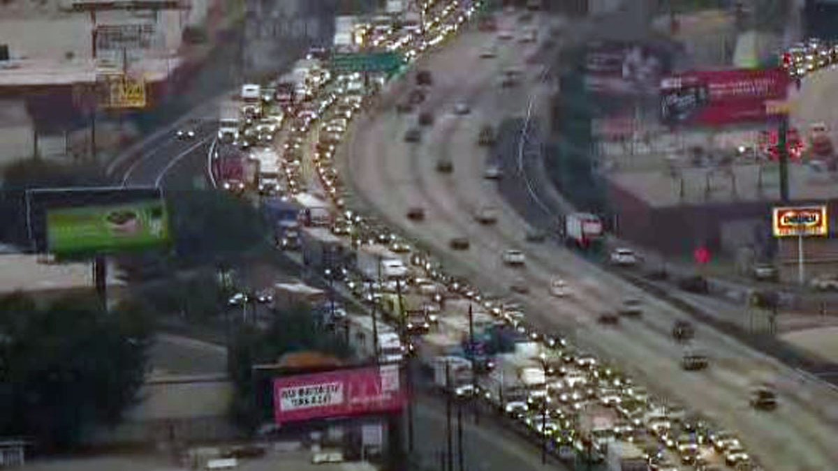 Fire Shuts Down Lanes on 5 Freeway in Commerce – NBC Los Angeles