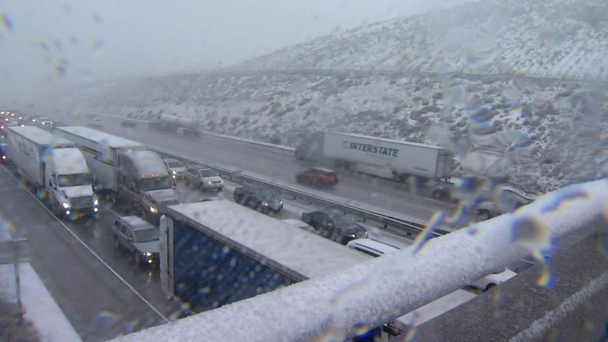Grapevine Section of 5 Freeway Reopens After Being Shut Down by Snow ...