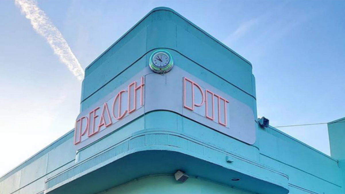 Photos: ‘BH90210’ Peach Pit Pop-Up Open Through Sept. in Los Angeles ...