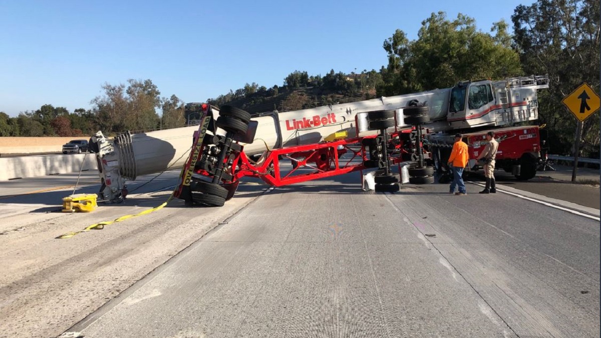Overturned Crane Blocks Lanes On 210 Freeway Nbc Los Angeles