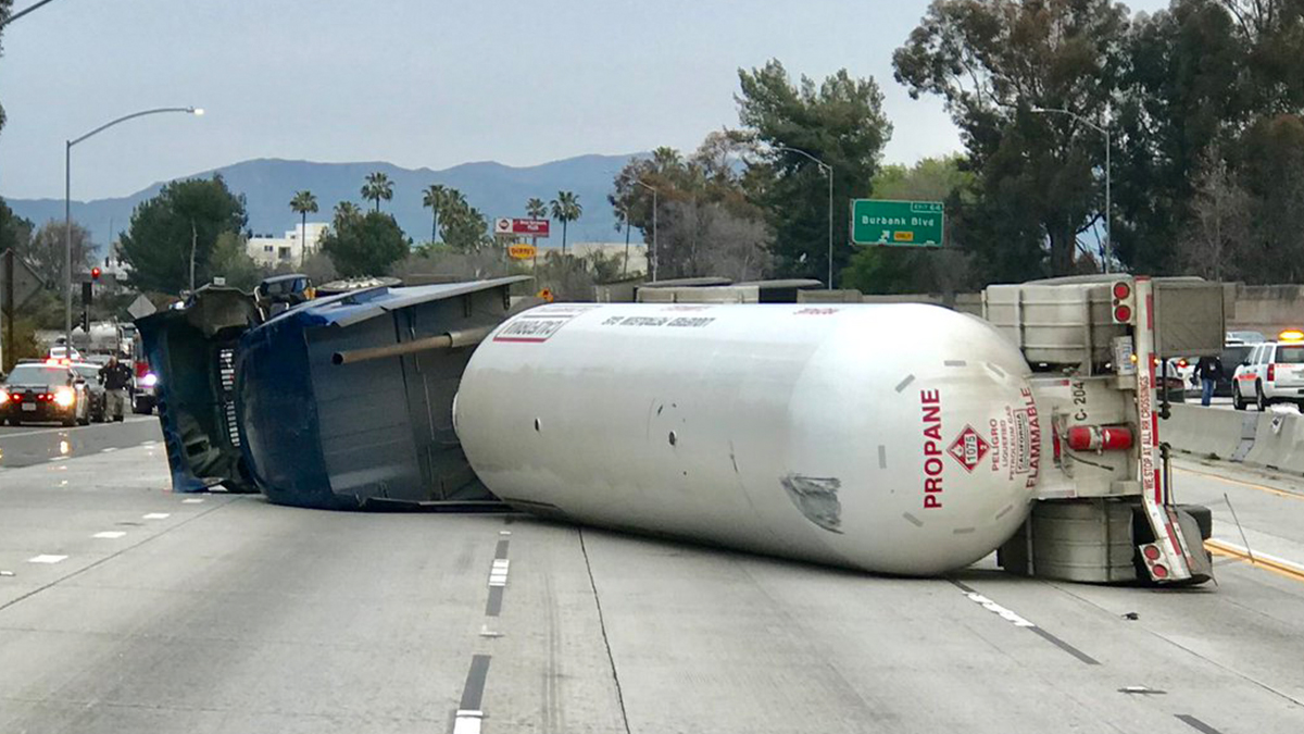 Tanker Rollover Forces Hourslong Closure Of 405 In Sherman Oaks Nbc