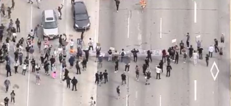 Protesters Briefly Block 405 Freeway at Wilshire – NBC Los Angeles