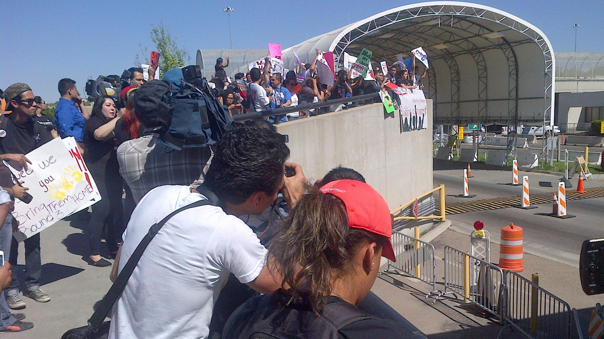 Deportees Attempt Group Crossing at Mexico Border – NBC Los Angeles