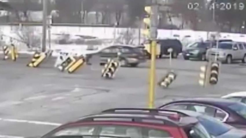 CAUGHT ON CAMERA: Traffic Lights Fall Into Busy Intersection – NBC Los ...