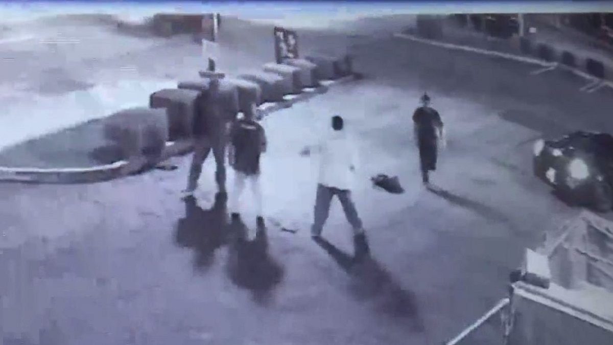 Man Killed When Reportedly Attempting to Intervene in a Dispute in El ...