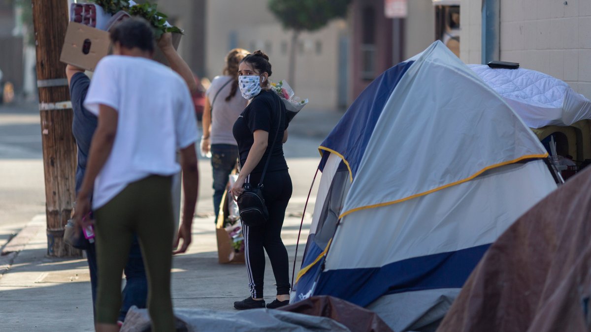 Crew Cleaning Trash Buildup From Homeless at Skid Row May Expand ...