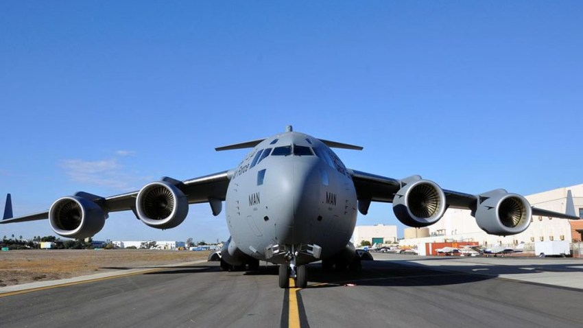 End of an Era: Last Boeing C-17 Military Transport Plane Departs from ...