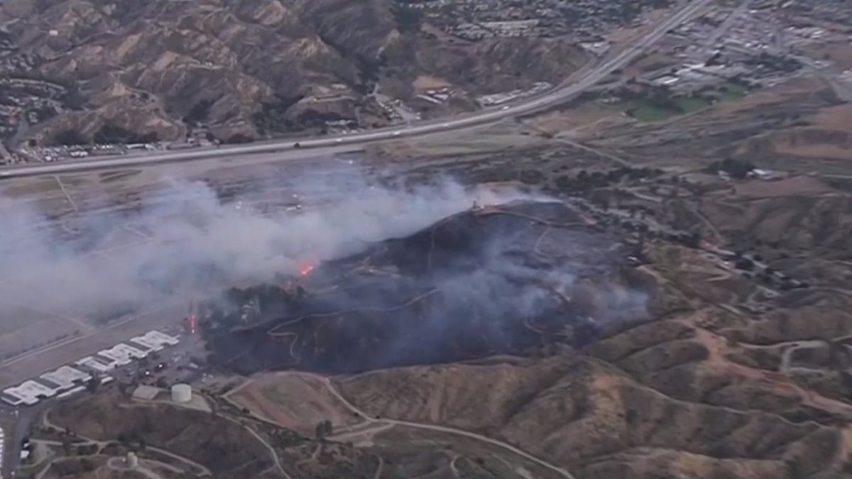 Water-Dropping Helicopters Attack Wind-Driven Brush Fire on Castaic ...