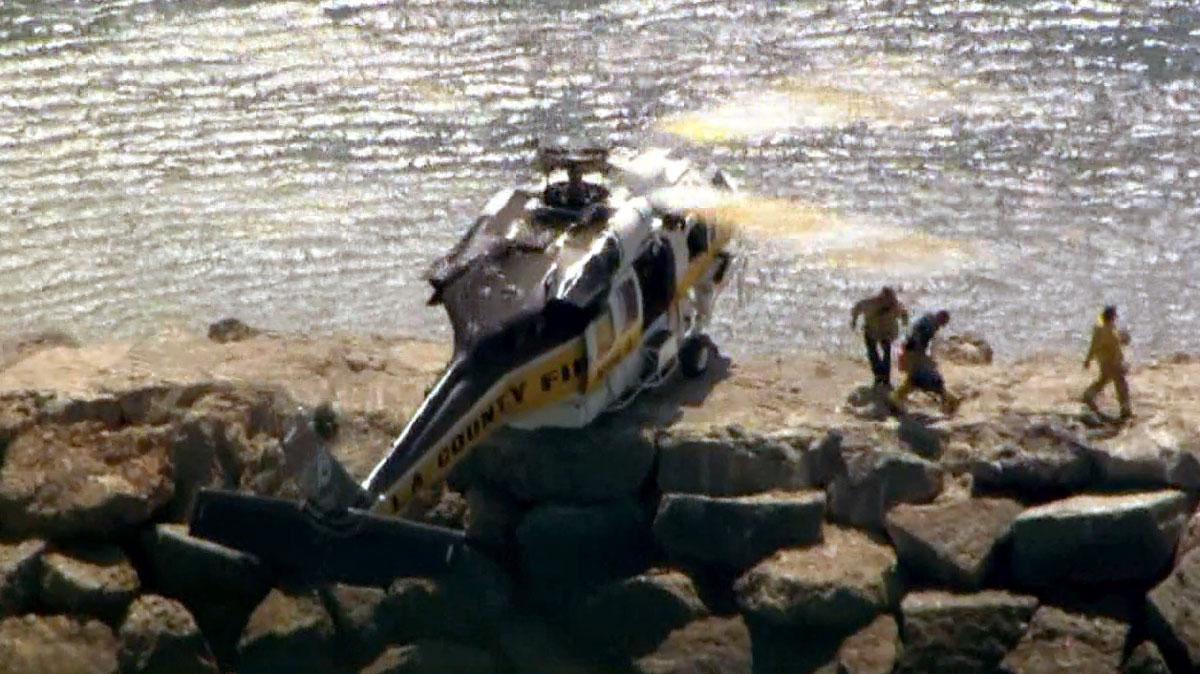 Power Boat Crashes Into Marina Del Rey Jetty – NBC Los Angeles