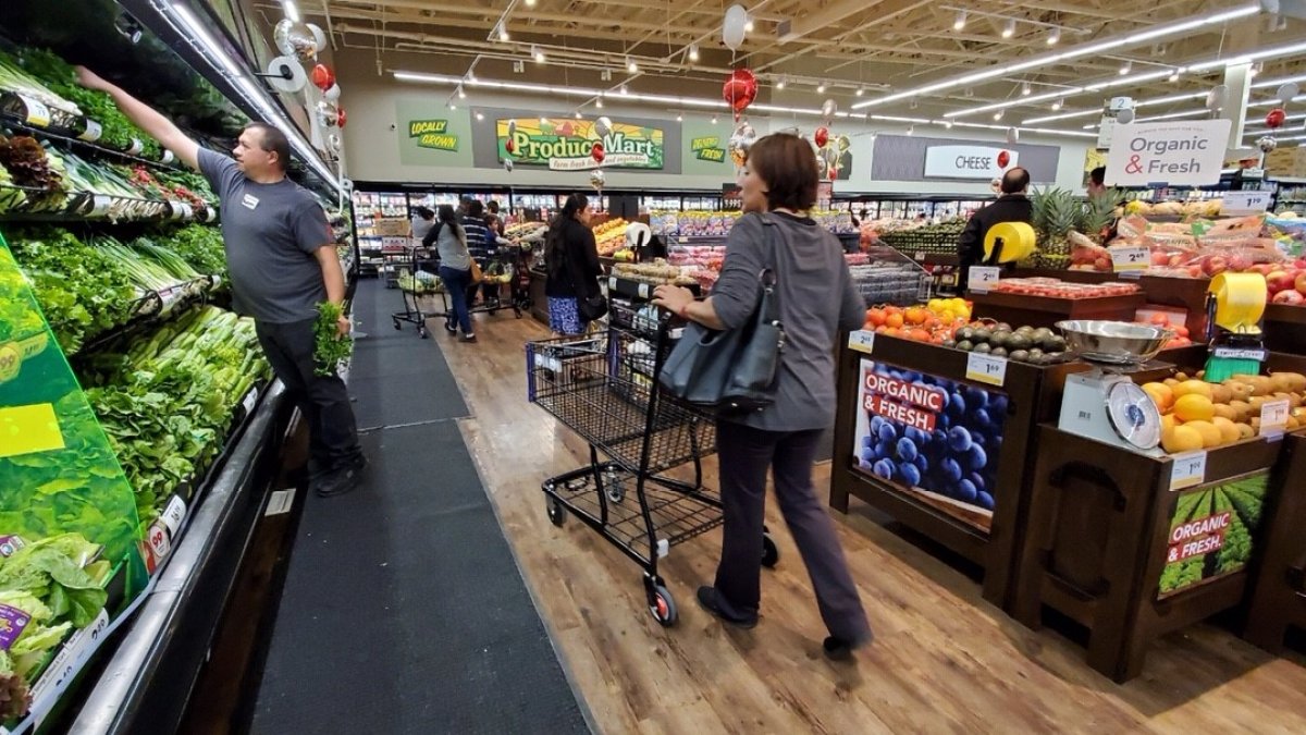 Sweet Alice Welcomes Smart & Final to Food Desert in Watts – NBC Los ...