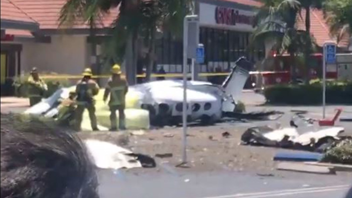 5 Dead as Airplane Crashes in Shopping Center Parking Lot in Santa Ana ...