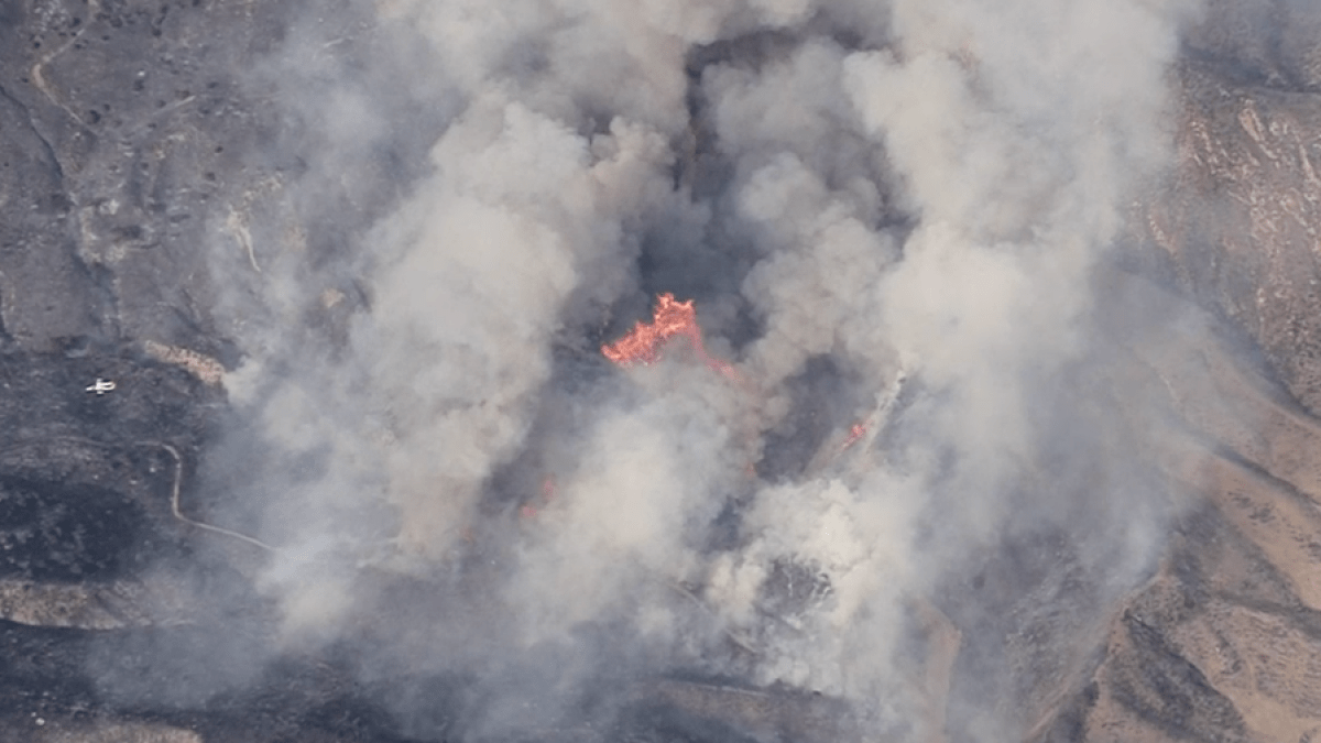 Evacuation Warning in Place as 800-Acre Fire Burns Near Lake Piru – NBC ...