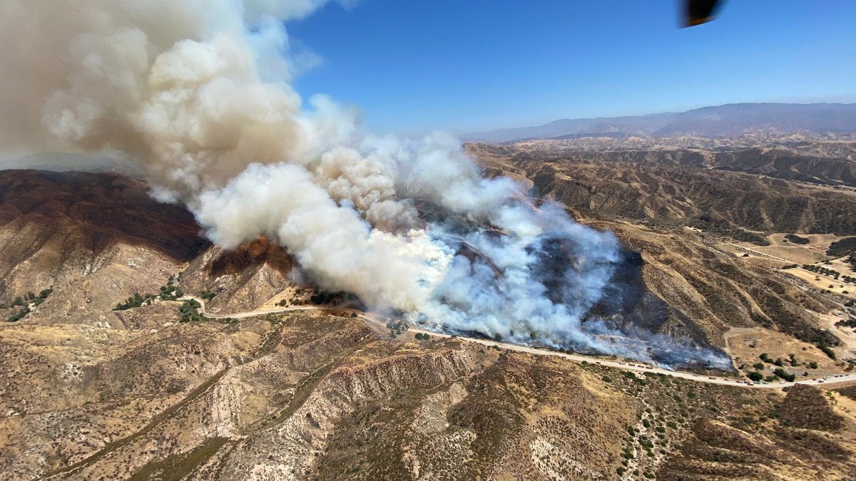 Evacuations Ordered in 150-Acre Saugus Fire – NBC Los Angeles