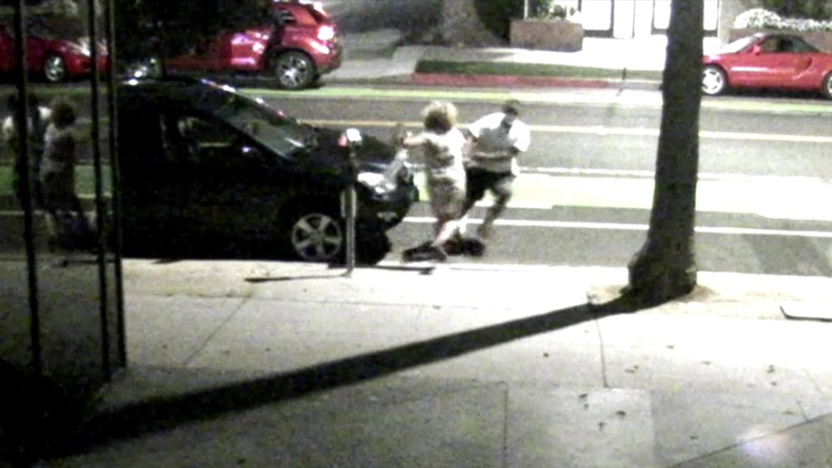 Police Searching for Suspects in a Santa Monica Robbery Caught on Video ...