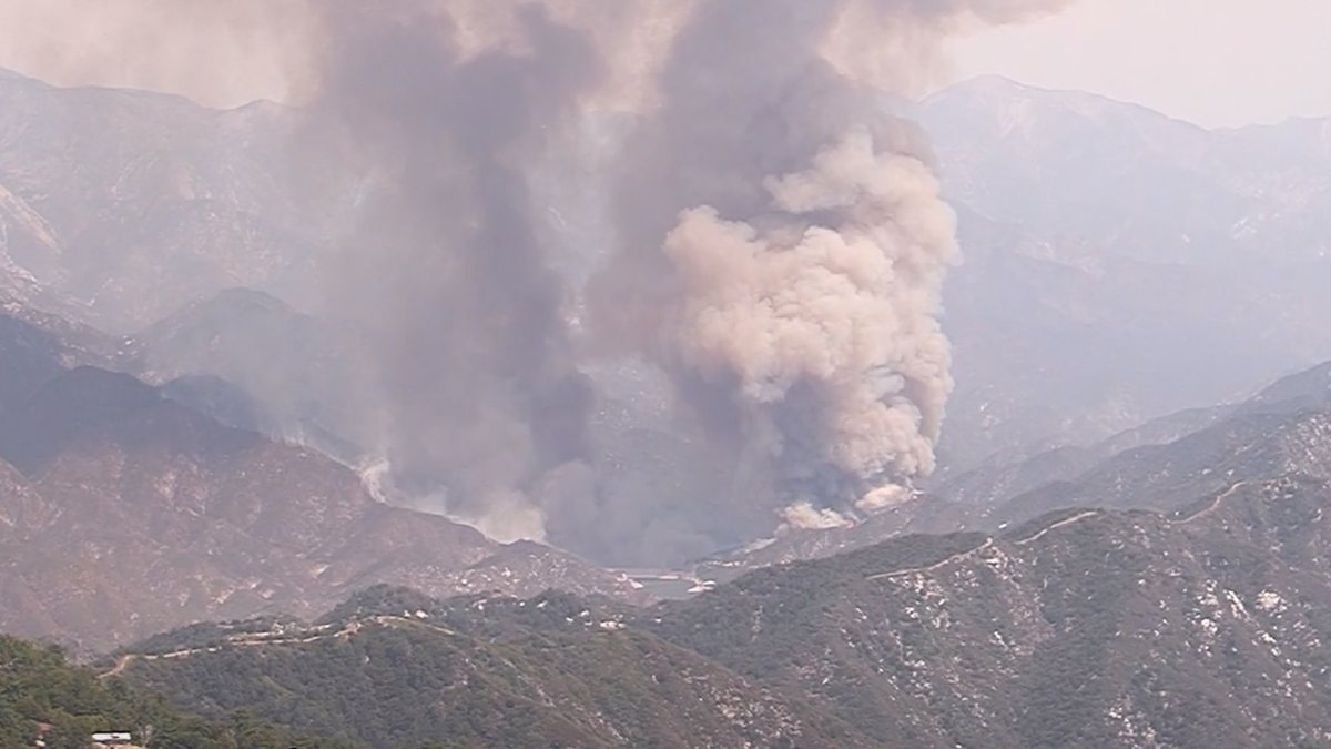 Angeles National Forest To Close As Fire Grows To 4 800 Acres North Of