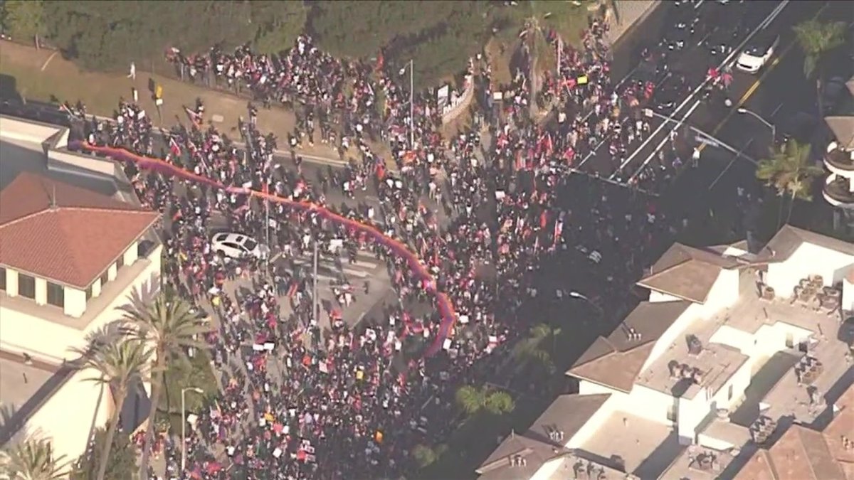 Estimated 100,000 March in Support of Armenia in Conflict With ...