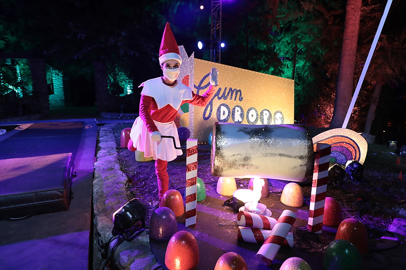 Peek at the New ‘Elf on the Shelf’ Drive-Thru Experience – NBC Los Angeles