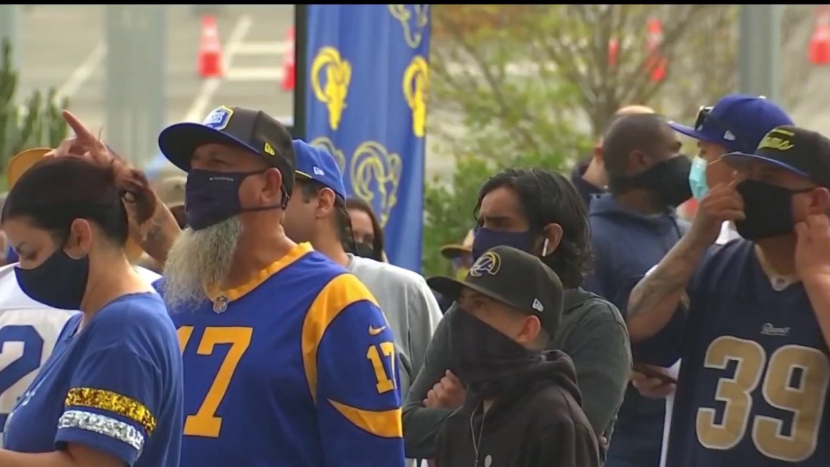 Fans Are Finally in the Stands at SoFi Stadium – NBC Los Angeles