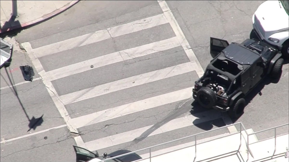Jeep Wrangler Driver Rams Truck and LAPD SUV at End of Pursuit in ...