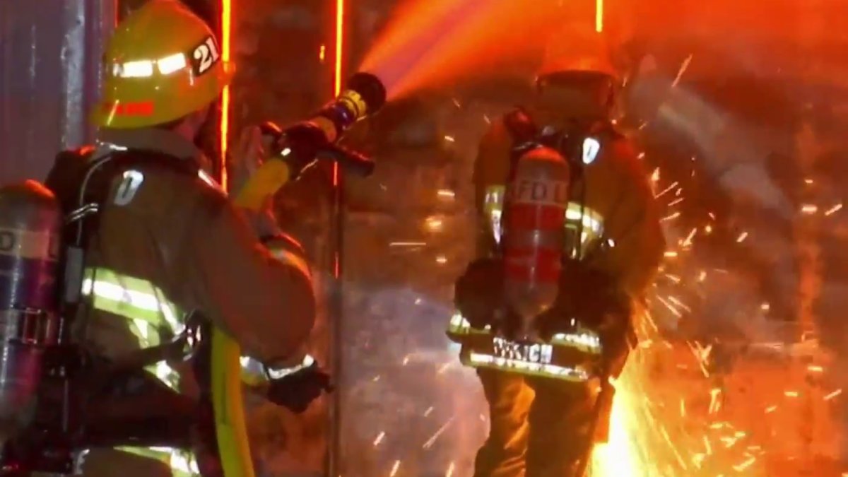 One Person Killed in Building Fire in South LA – NBC Los Angeles