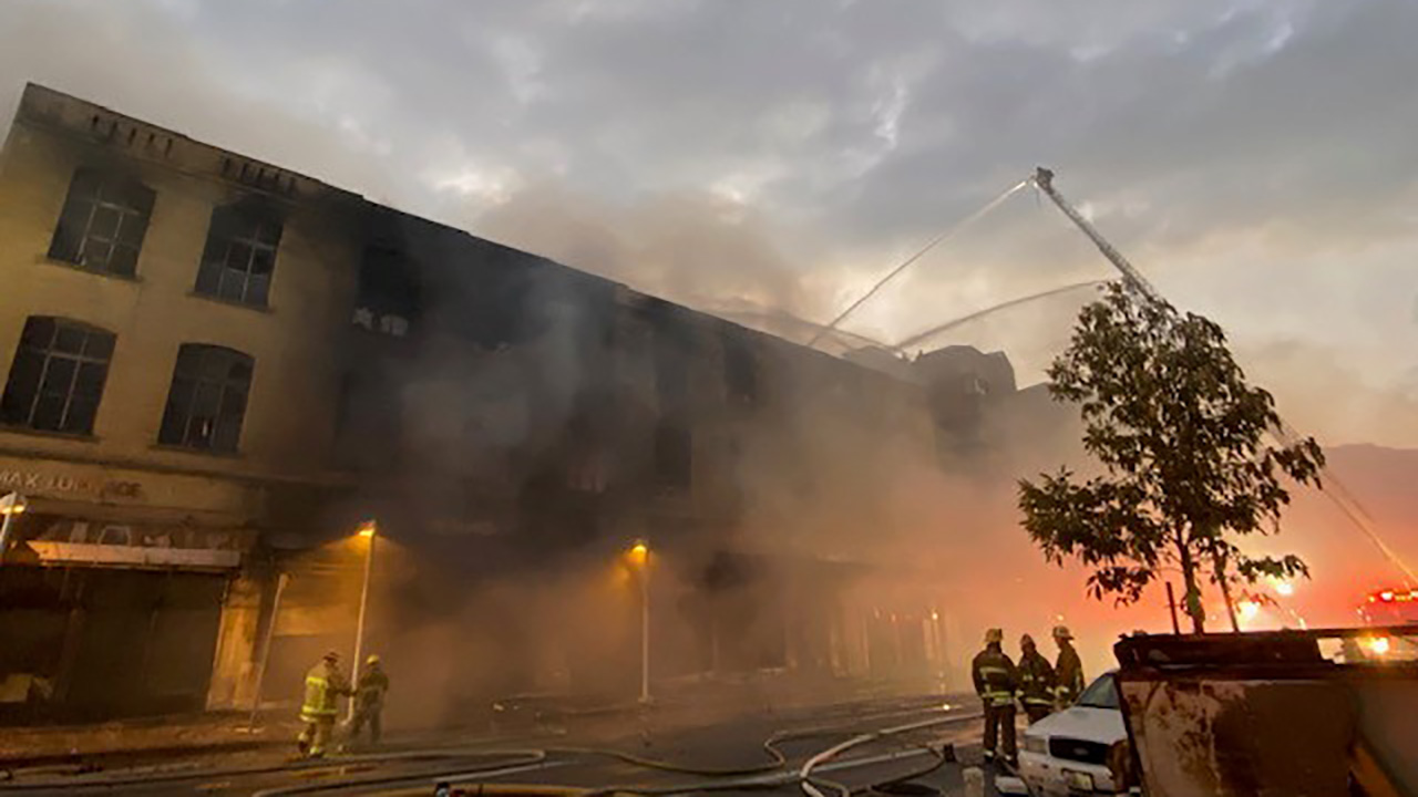 Photos: Firefighters Battle Explosive Building Fire in Downtown LA ...