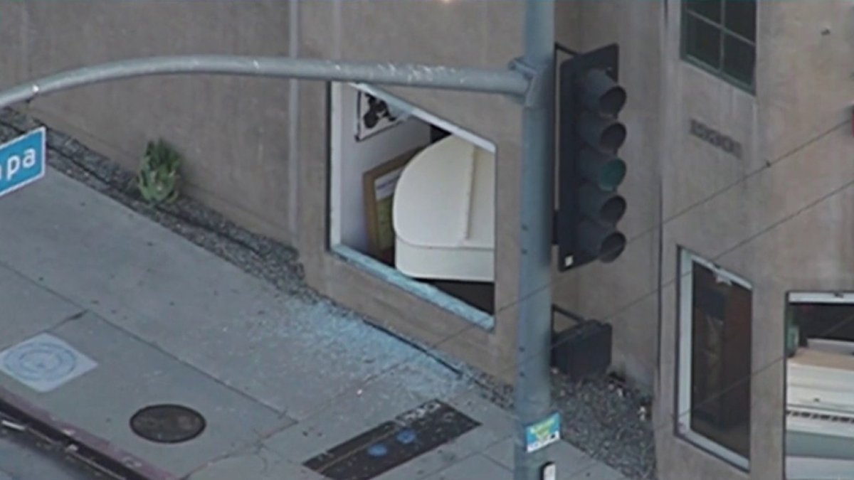 Windows Shot Out at 19 Businesses in West San Fernando Valley – NBC Los ...