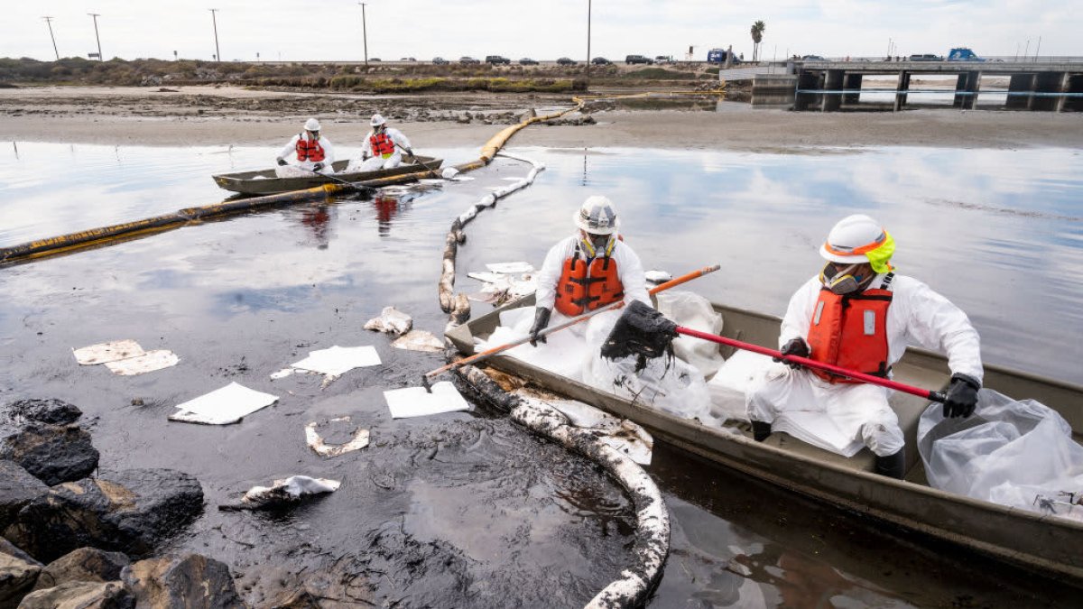 Split Found in Oil Pipeline Off Huntington Beach – NBC Los Angeles