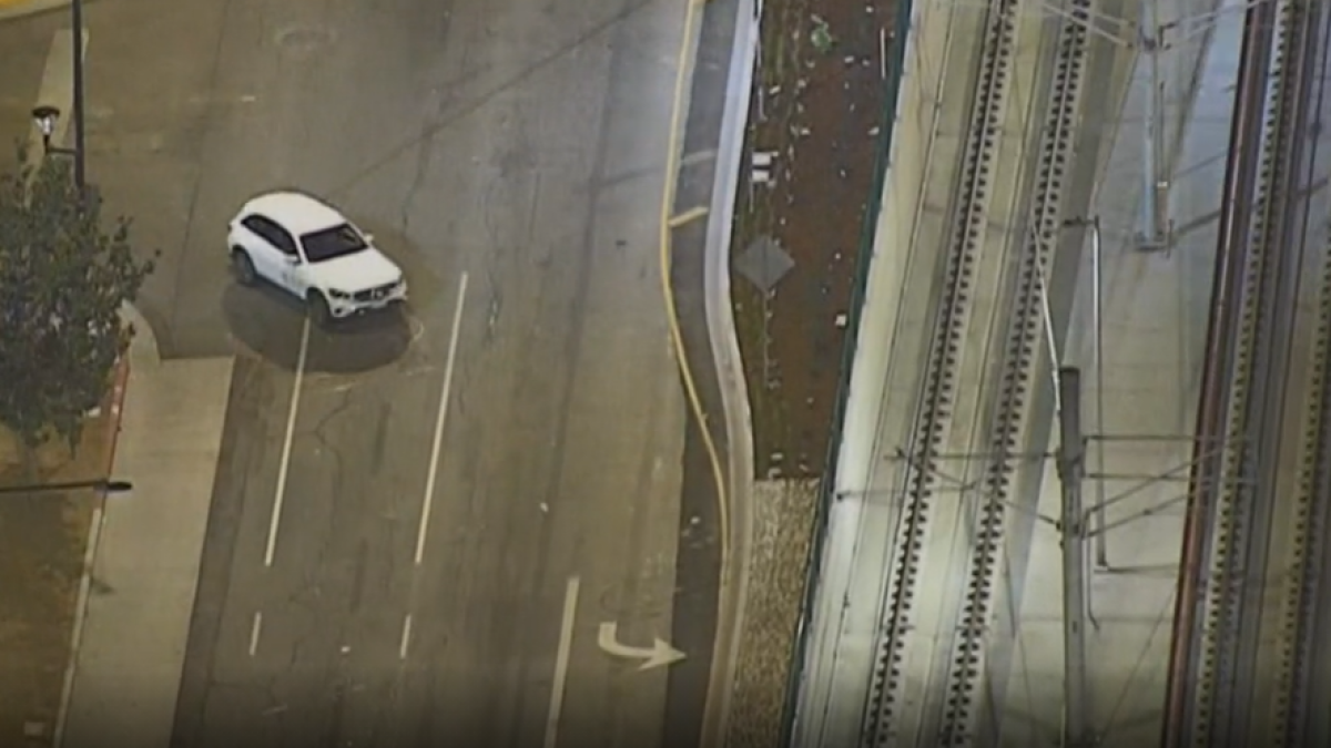 Spike Strip Helps End LA Pursuit – NBC Los Angeles