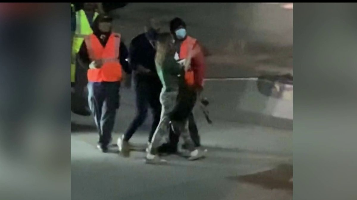 Woman Runs Onto Tarmac at LAX – NBC Los Angeles