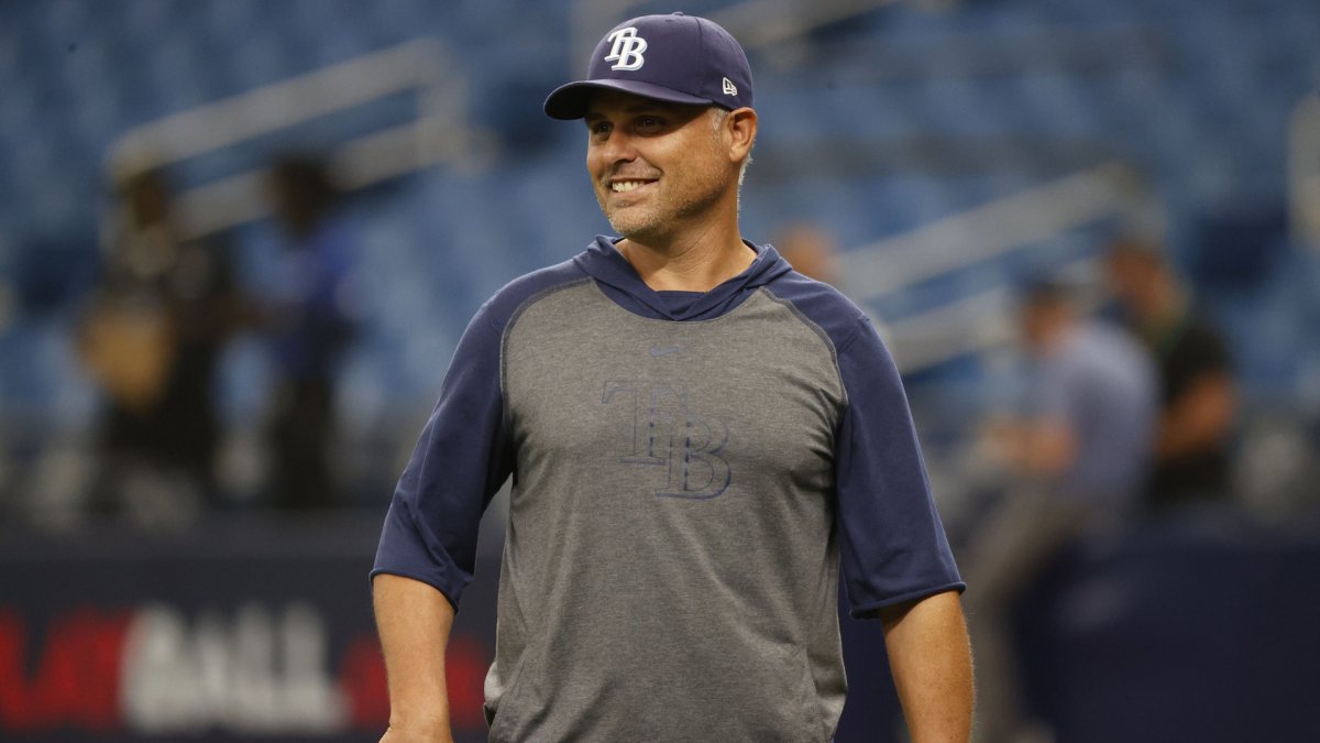 Rays’ Kevin Cash Makes History With 2021 AL Manager of the Year Award ...