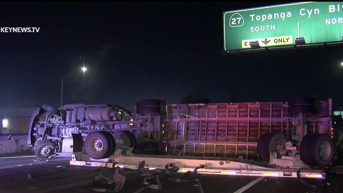 Big Rig Crashes on 101 Freeway – NBC Los Angeles