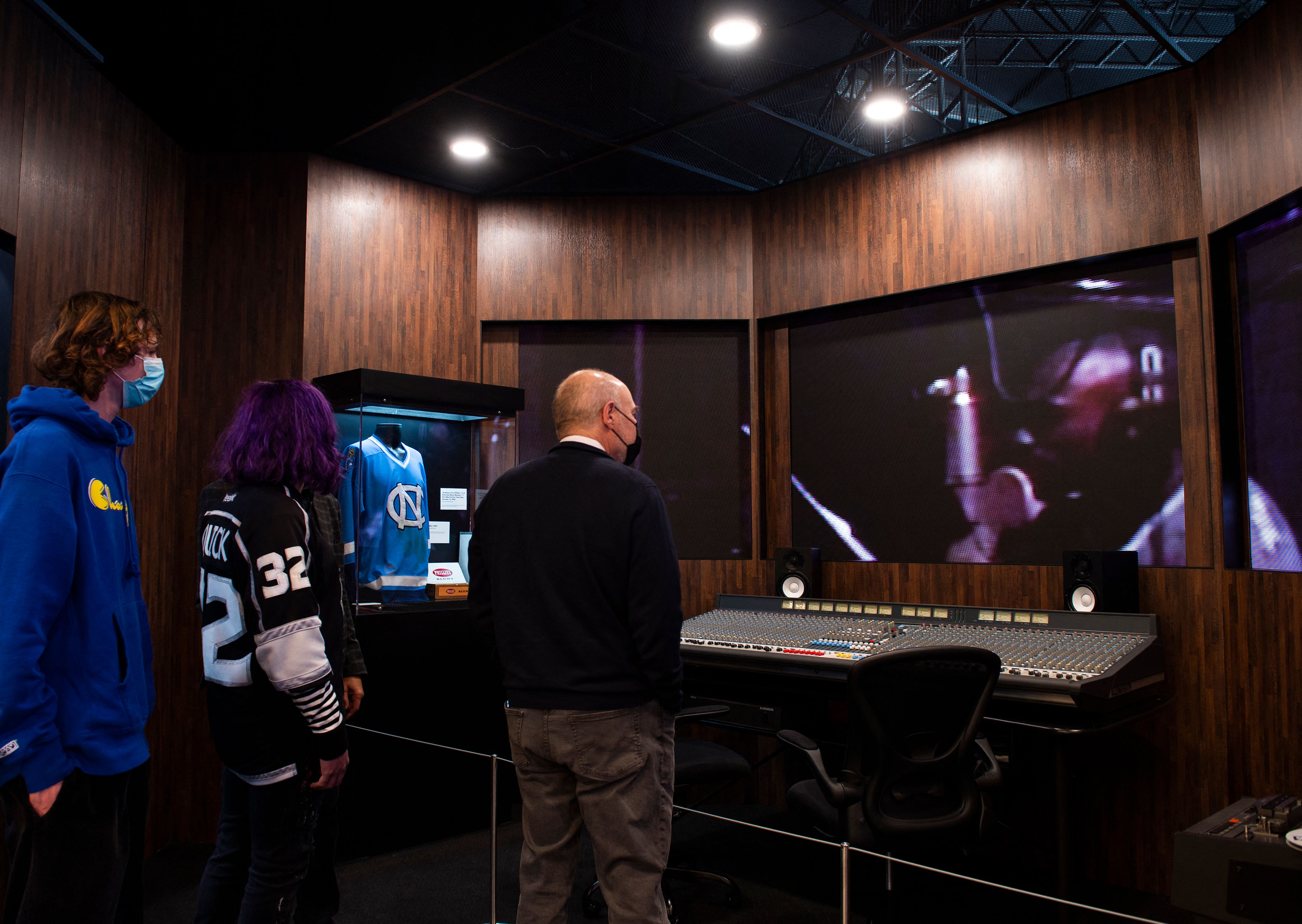 Photos: See Inside the LA Tupac Shakur Exhibit – NBC Los Angeles