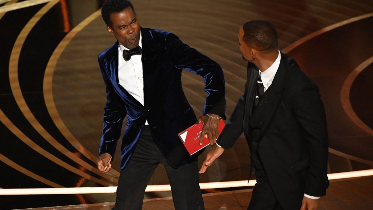 Will Smith Slaps Chris Rock On Oscars Stage Nbc Los Angeles