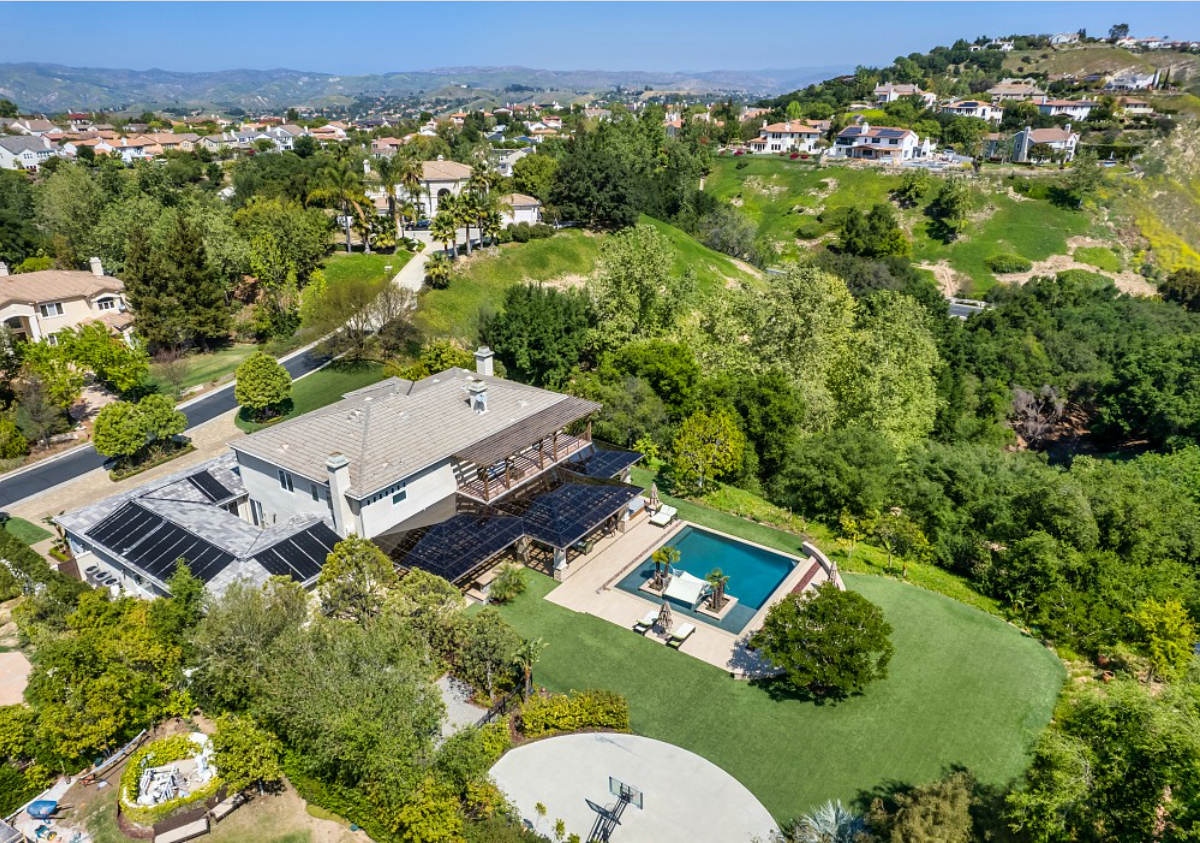 Pictures: Rams’ Aaron Donald Selling Calabasas Mansion – NBC Los Angeles