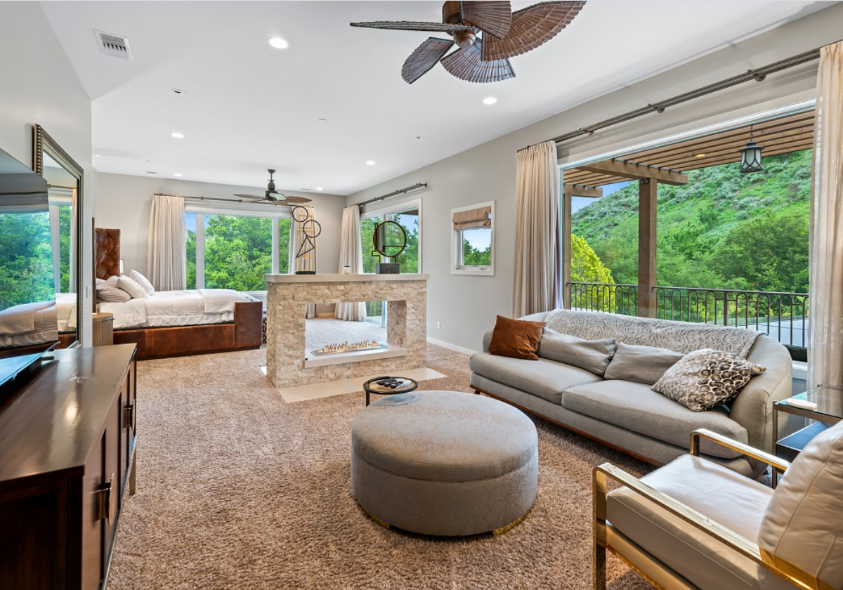 Pictures: Rams’ Aaron Donald Selling Calabasas Mansion – NBC Los Angeles