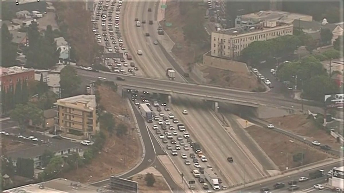 Flooding From Water Main Break Closes 101 Freeway Lanes Nbc Los Angeles
