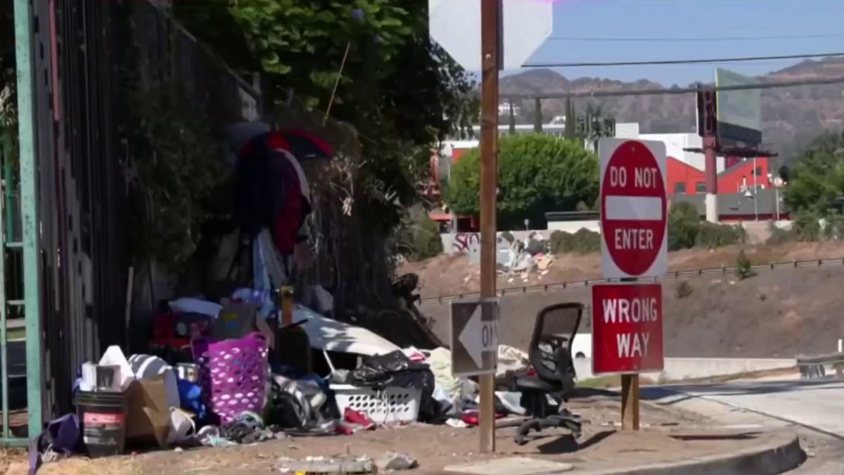 Cleaning Up Homeless Encampments By 101 Freeway – NBC Los Angeles