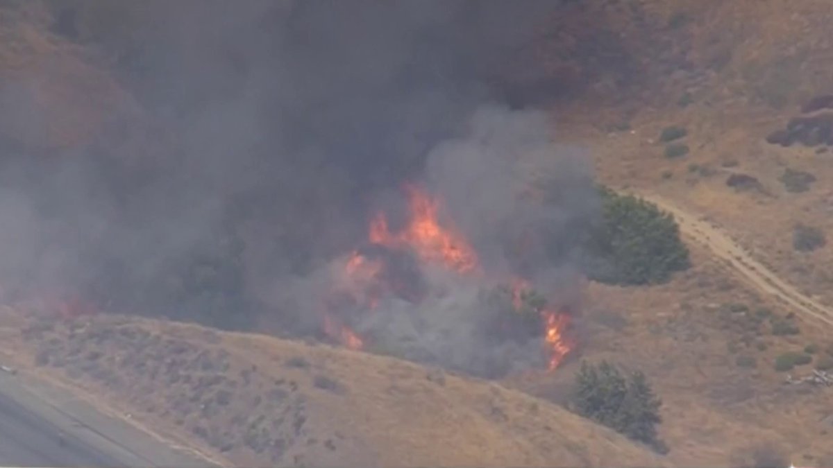 Route Fire Burns 600 Acres, Forcing Evacuations and 5 Freeway Closure ...