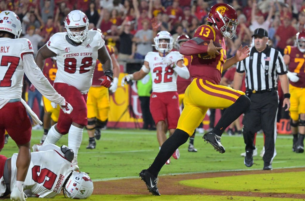 Caleb Williams Accounts For 4 Touchdowns No 7 Usc Beats Fresno St 45