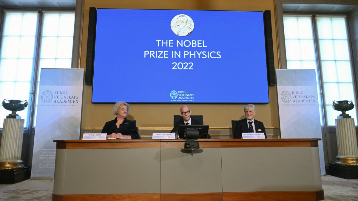 3 Physicists, Including American, Share Nobel Prize for Work on Quantum ...