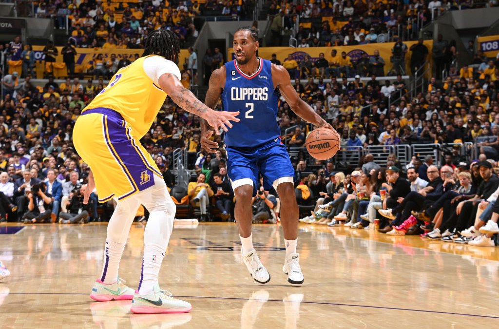 Kawhi Leonard Scores 14 in Return to Court, Clippers Hold Off Lakers ...
