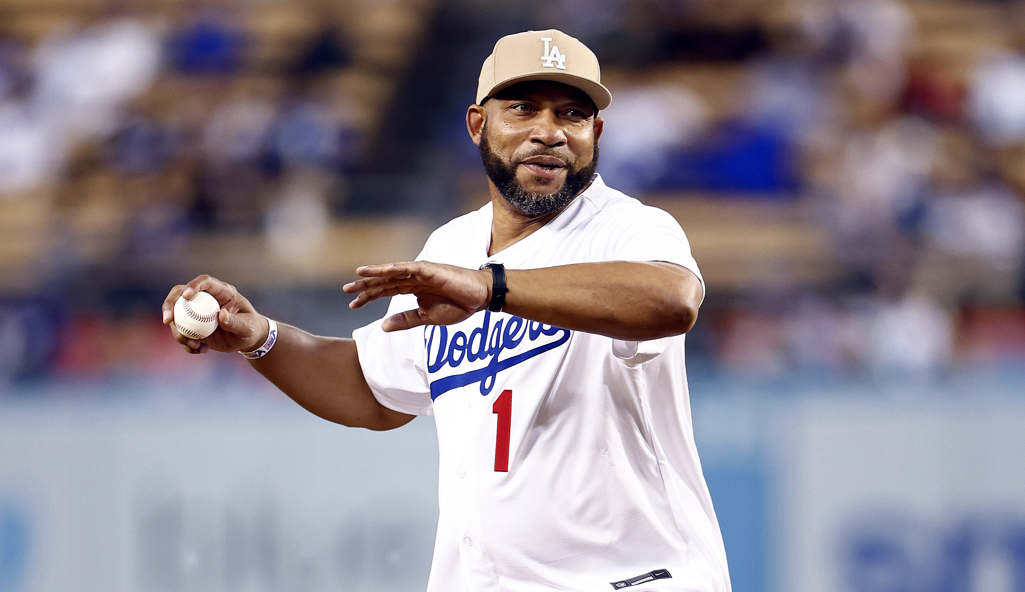 Photos: Who Threw Out the First Pitch at Dodger Stadium? – NBC Los Angeles