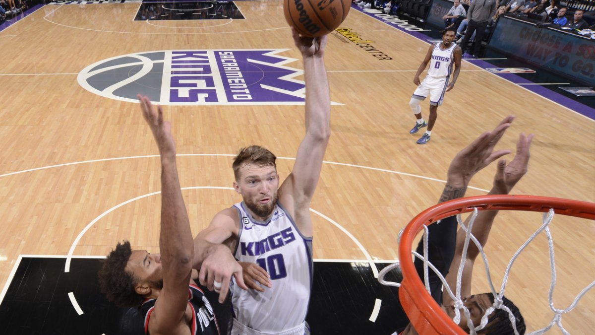 Kings’ Domantas Sabonis Throws Down Vicious Poster Dunk Vs. Trail ...