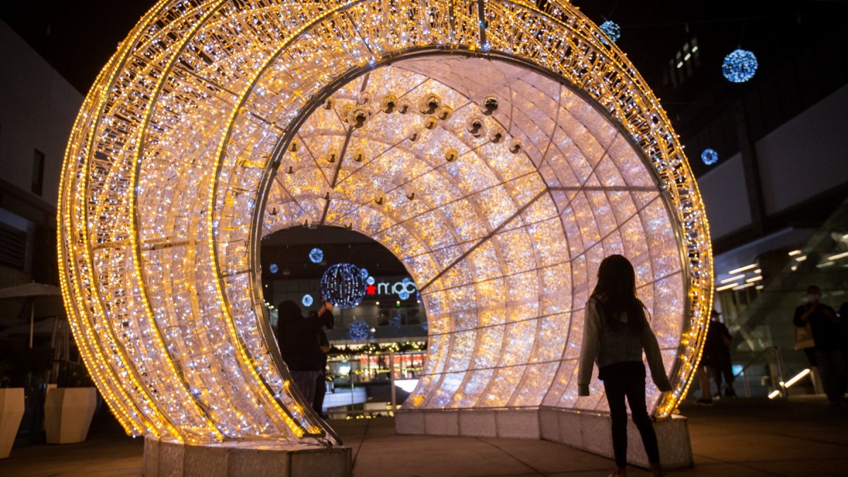 The Bloc Welcomes the Season With a Free ‘Sparkle Holiday Event’ – NBC ...