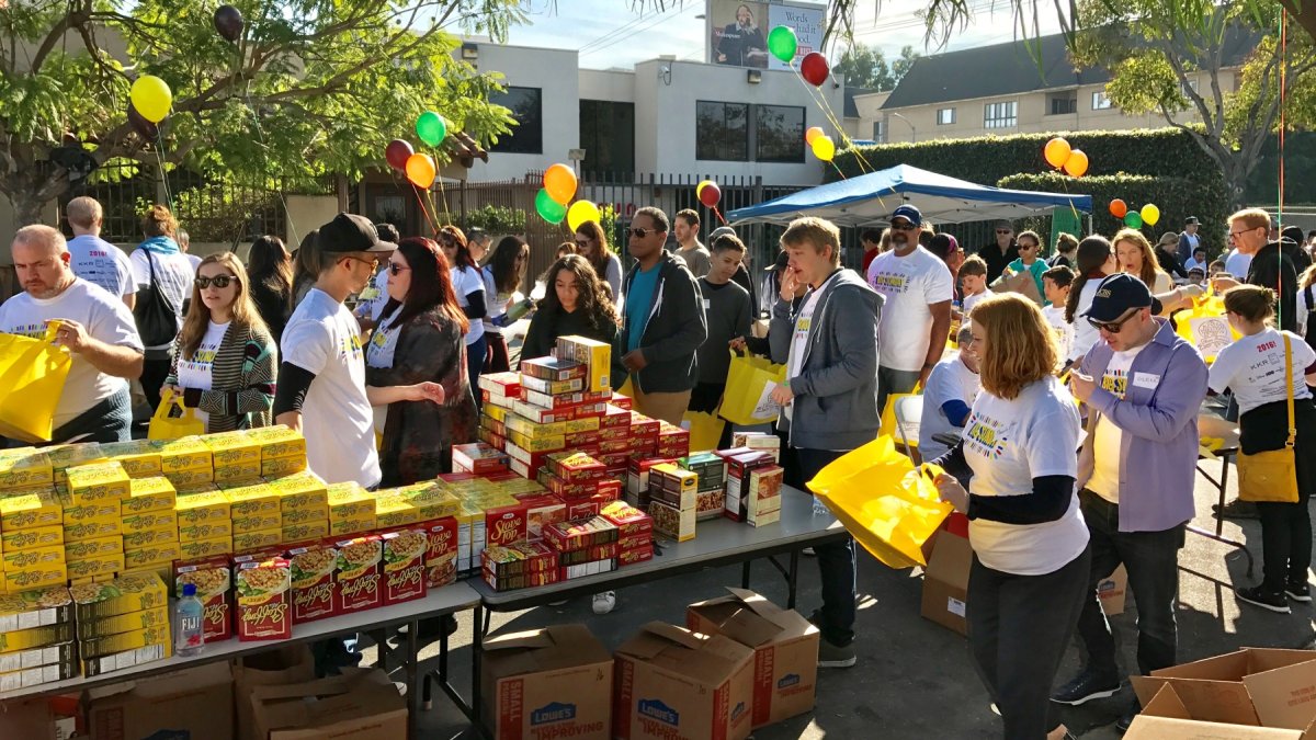 Join Big Sunday’s Give-Back ‘Thanksgiving Stuffing’ Event – NBC Los Angeles