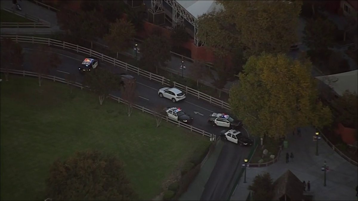 Police Pursuit Ends at Knott’s Berry Farm – NBC Los Angeles