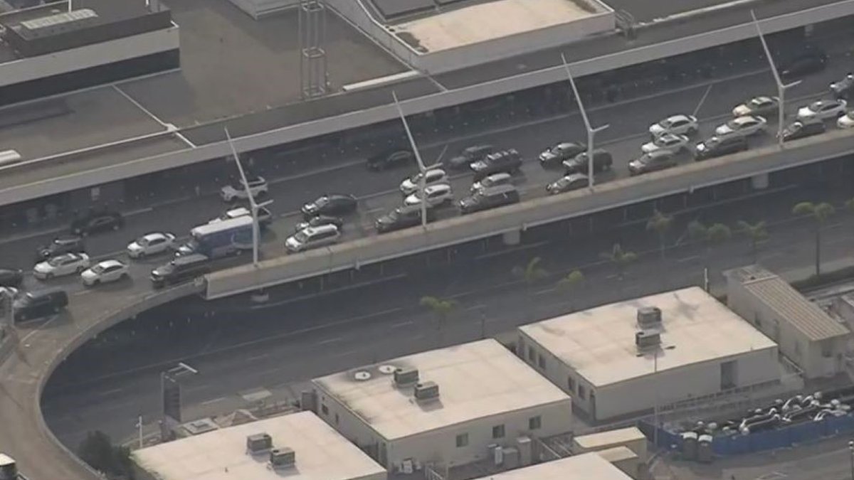 Investigation Slows Holiday Traffic at LAX – NBC Los Angeles