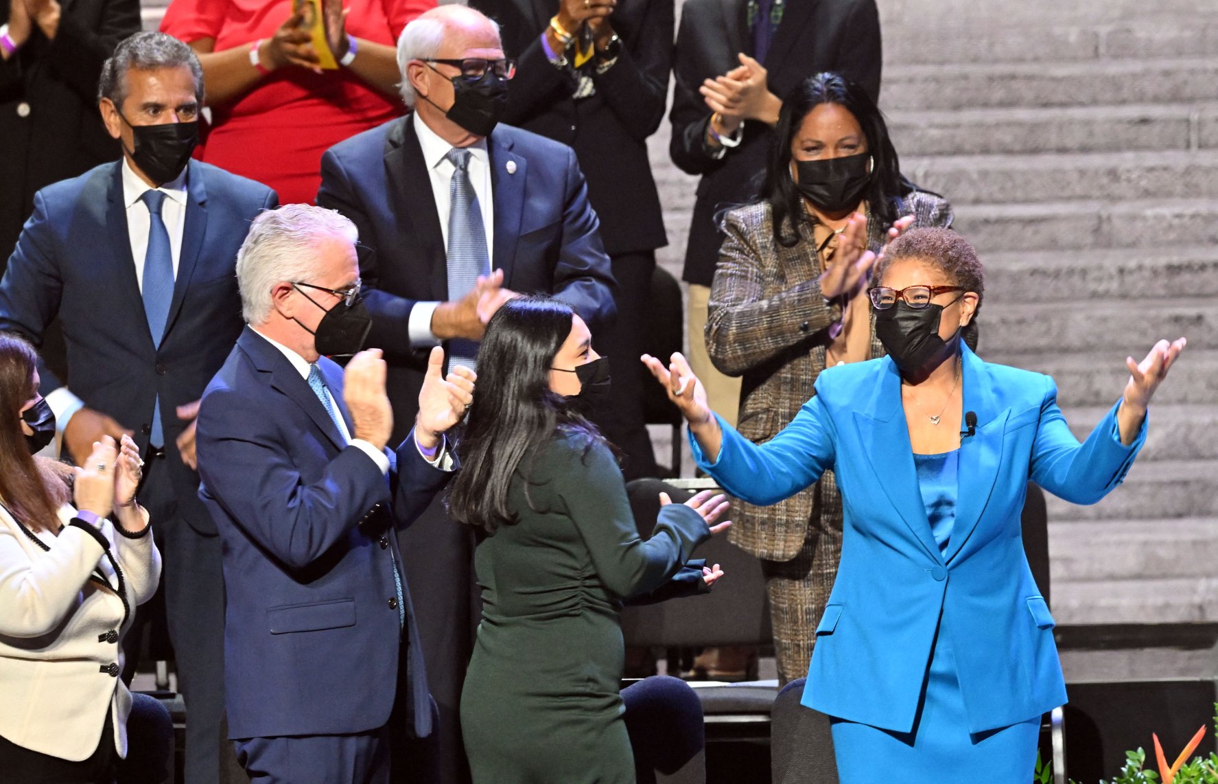 Karen Bass Sworn In As Las First Female Mayor In Historic Inauguration