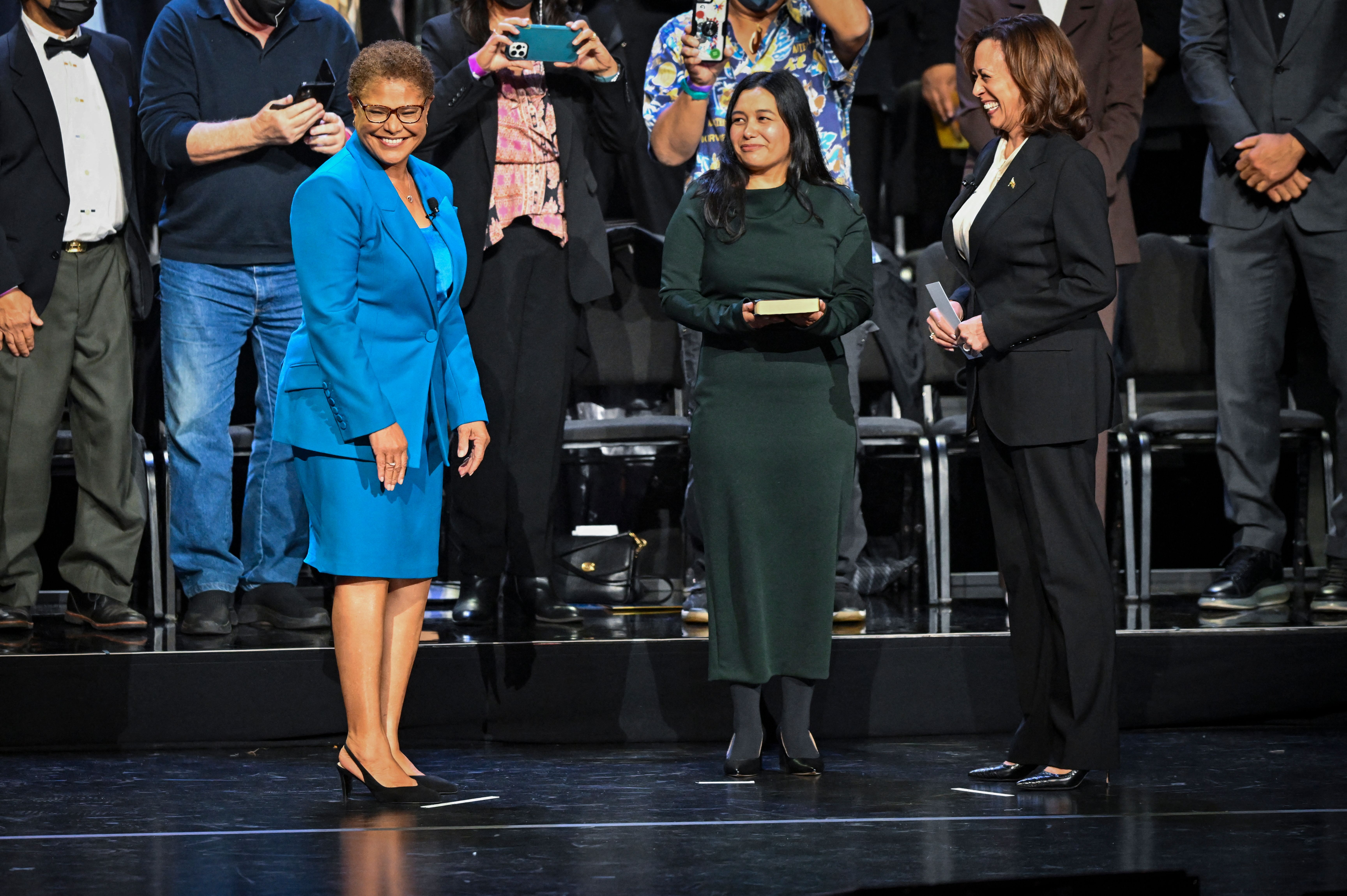 Karen Bass Sworn in as LA’s First Female Mayor in Historic Inauguration ...