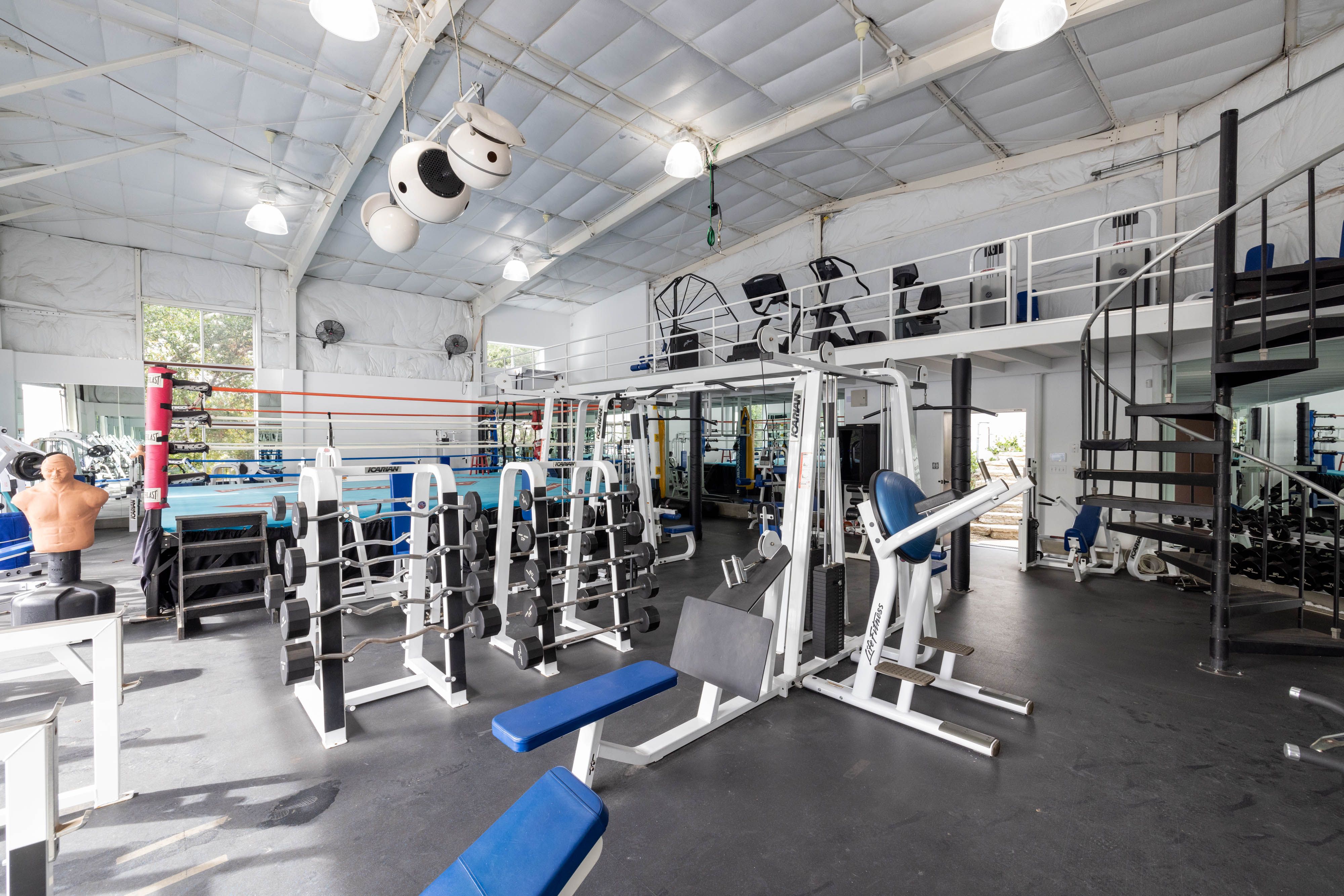 Mark Wahlberg estate featured in ‘Entourage’ listed for $28.5 million ...
